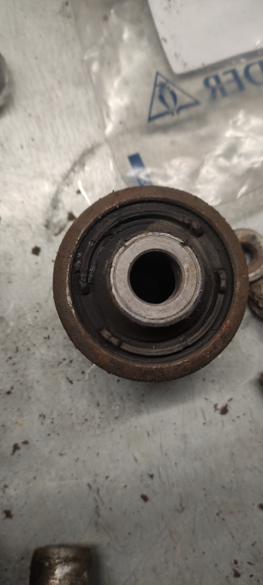 Замена сайлентблоков передних рычагов — Volvo XC60 (1G), 2,4 л, 2011 ...