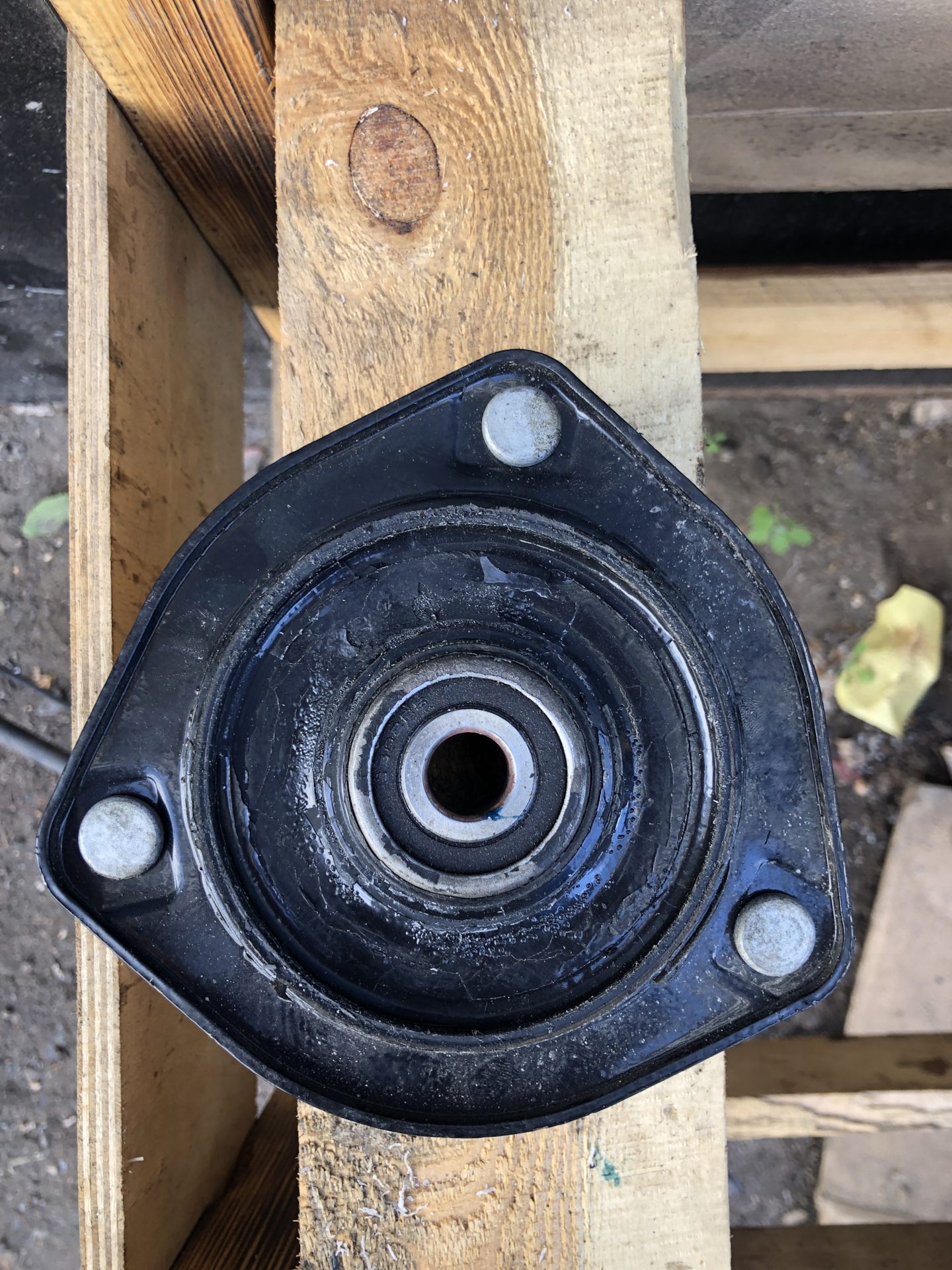 Опорный подшипник переднего амортизатора. — Changan CS35, 1,6 л, 2014 ...