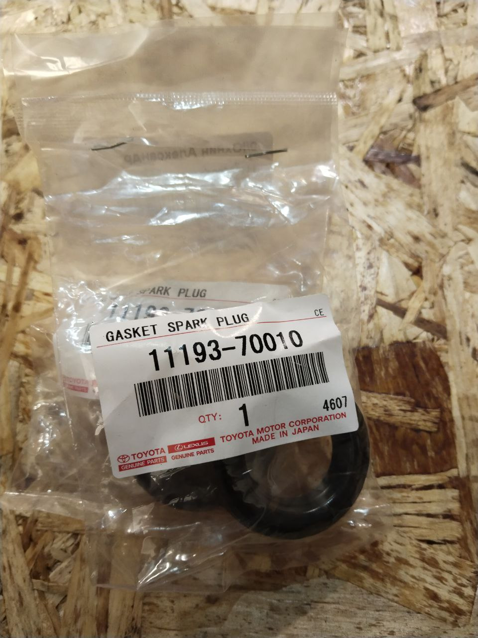 Замена клапанной крышки и сальников свечных колодцев. — Toyota Vitz (90 ...