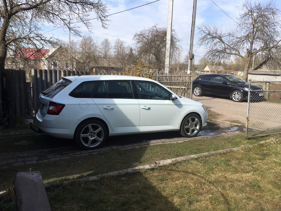 Оклейка порогов бронеплёнкой — Skoda Fabia Combi Mk3, 1,4 л, 2015 года ...