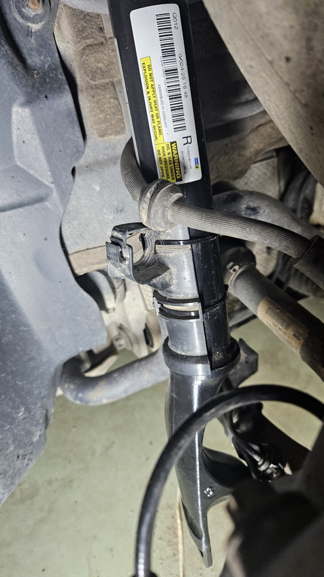 Замена передних пружин и амортизаторов — Mercedes-Benz C-Class (W205 ...