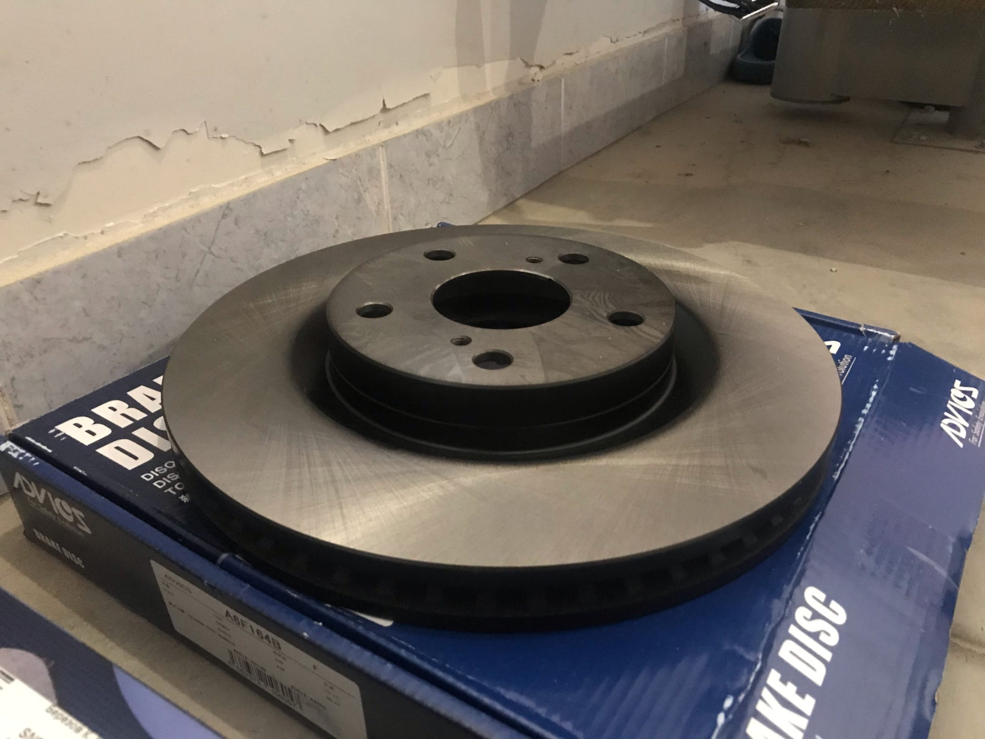 46. Тормозим вместе с Advics — Toyota Camry (XV50), 2,5 л, 2017 года ...