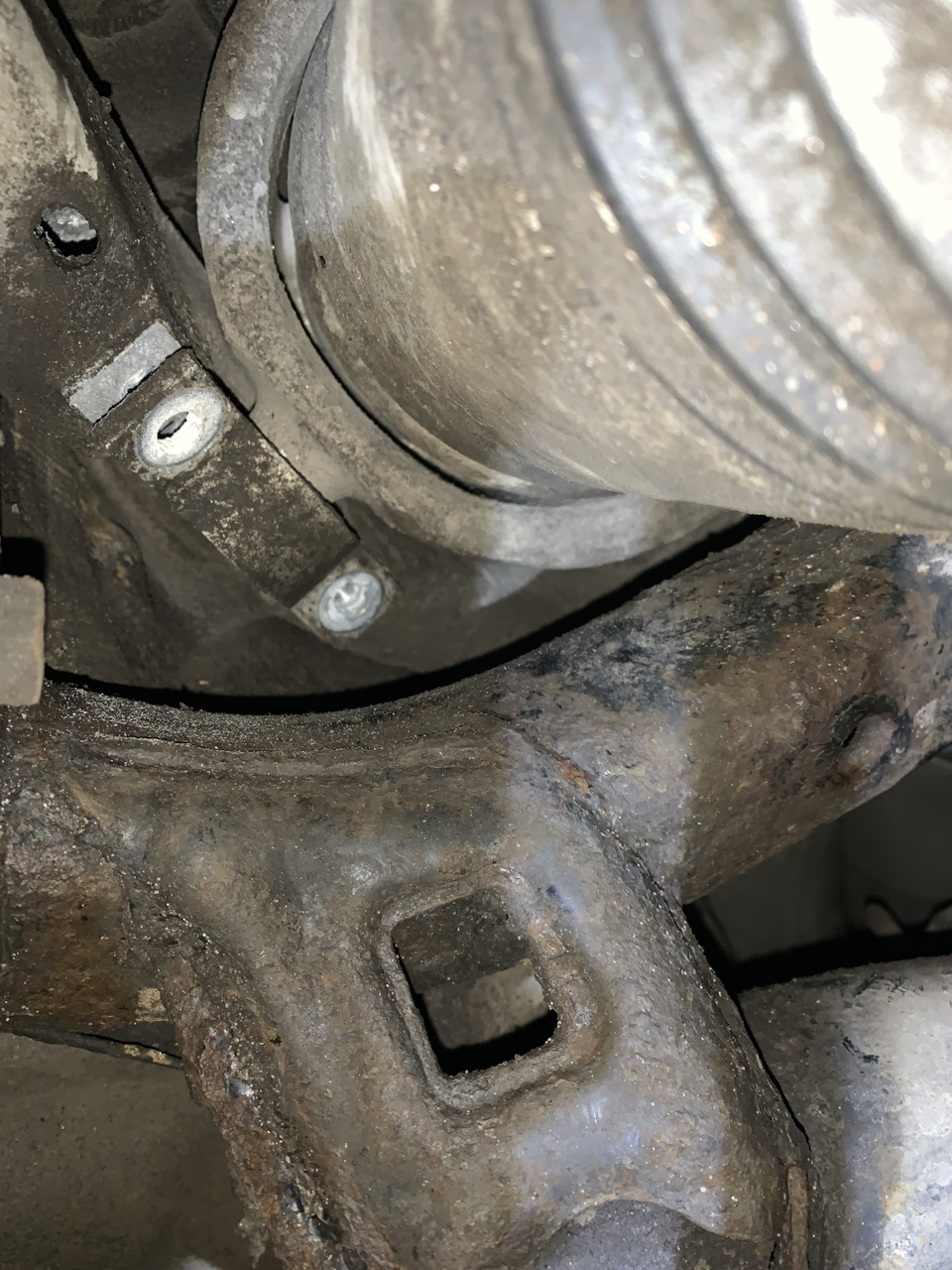 Замена клапана давления и уплотнительного кольца задней правой ...