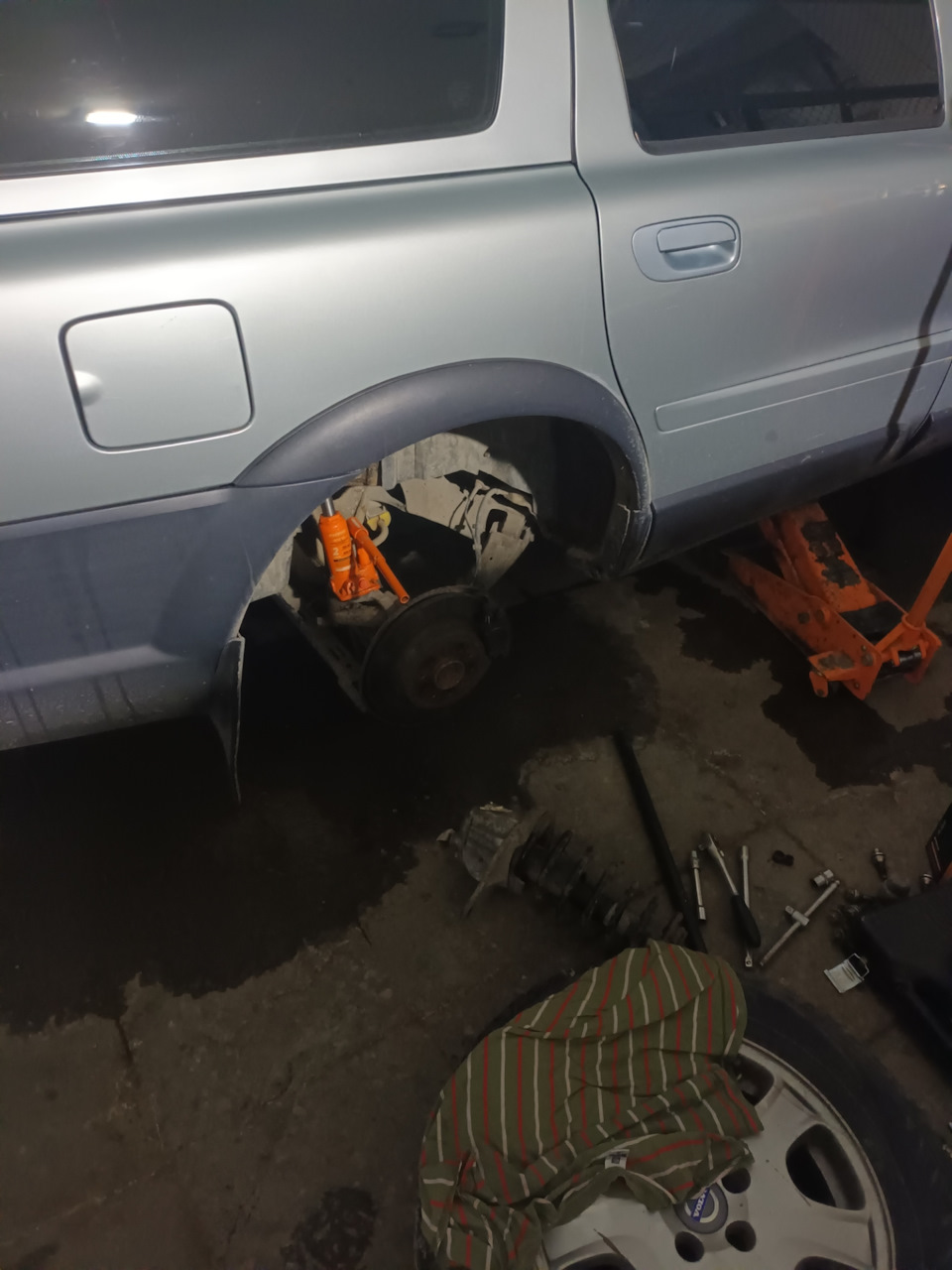 Усиленные пружины клаксон. — Volvo XC70 II, 2,5 л, 2007 года ...