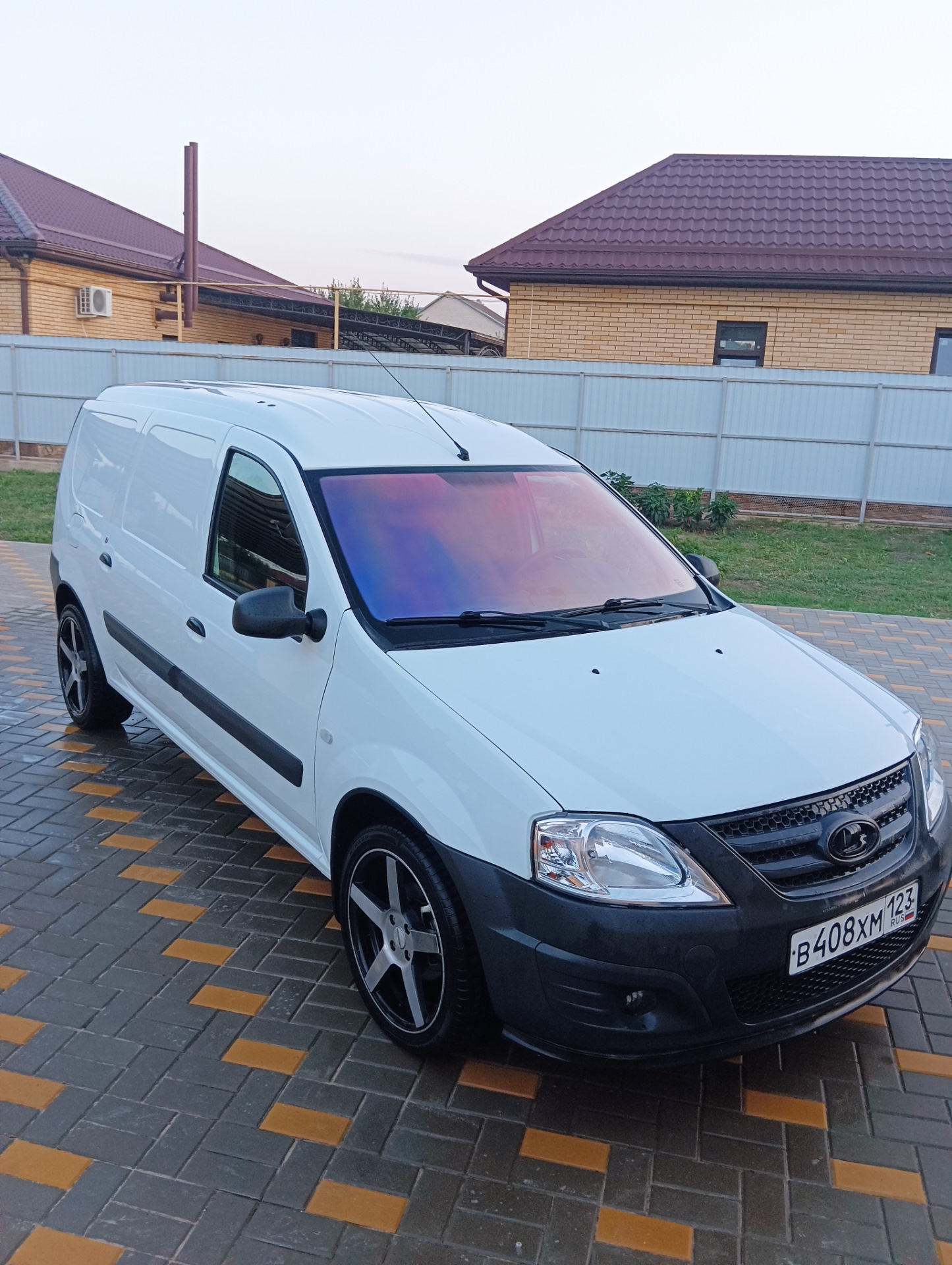 Почти… Финиш… — Lada Largus Фургон, 1,6 л, 2019 года | стайлинг | DRIVE2