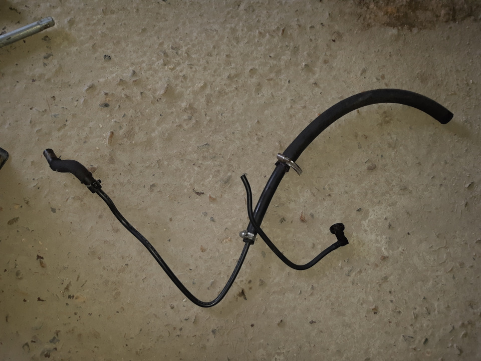 Трубка сист. охлаждения — Audi A5 (1G), 3,2 л, 2007 года | запчасти ...