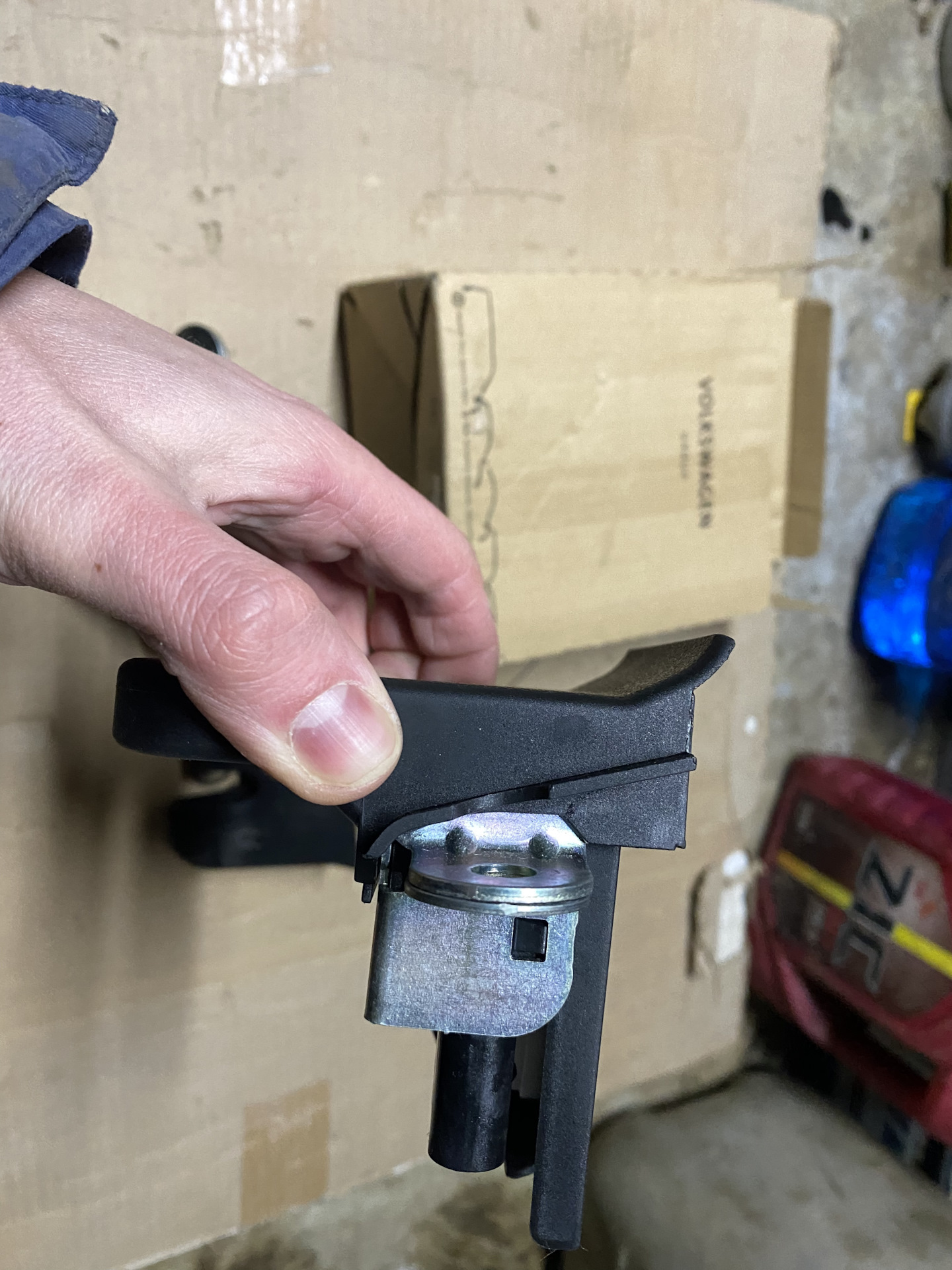 Замена замка багажника! — Volkswagen Golf Mk6, 1,4 л, 2012 года ...