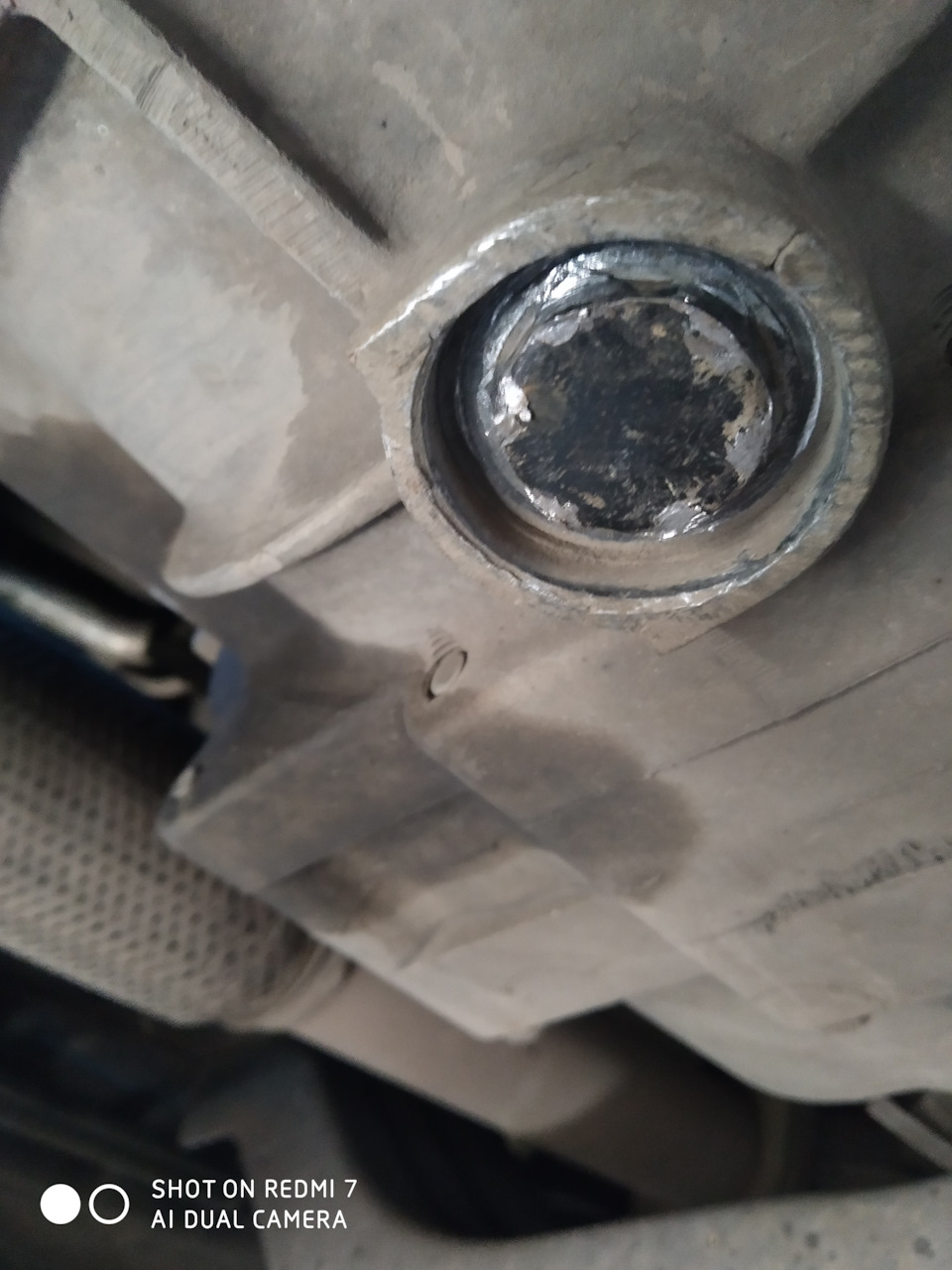 Замена масла и сливной пробки КПП — Hyundai H-1 (2G), 2,5 л, 2008 года ...