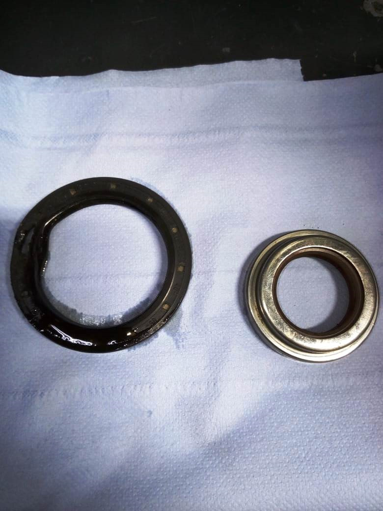 Замена сальника правого привода угловой — Volvo XC90 (2G), 2 л, 2018 ...