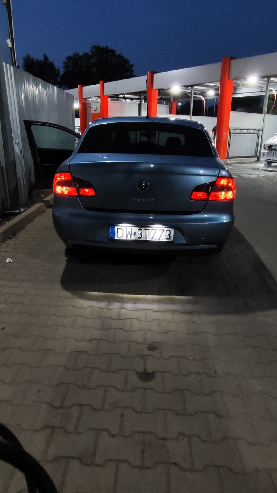 Задние ПТФ в режиме габарита — Skoda Superb Mk2, 1,9 л, 2008 года ...