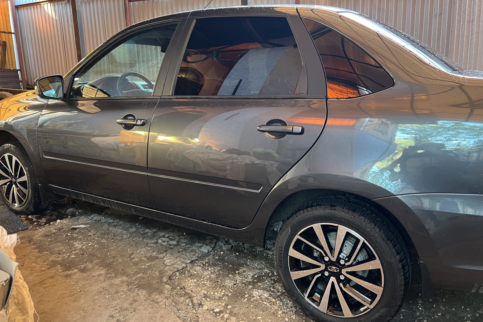 Молдинги дверей Гранта — Lada Гранта (2G) FL, 1,6 л, 2024 года | другое ...