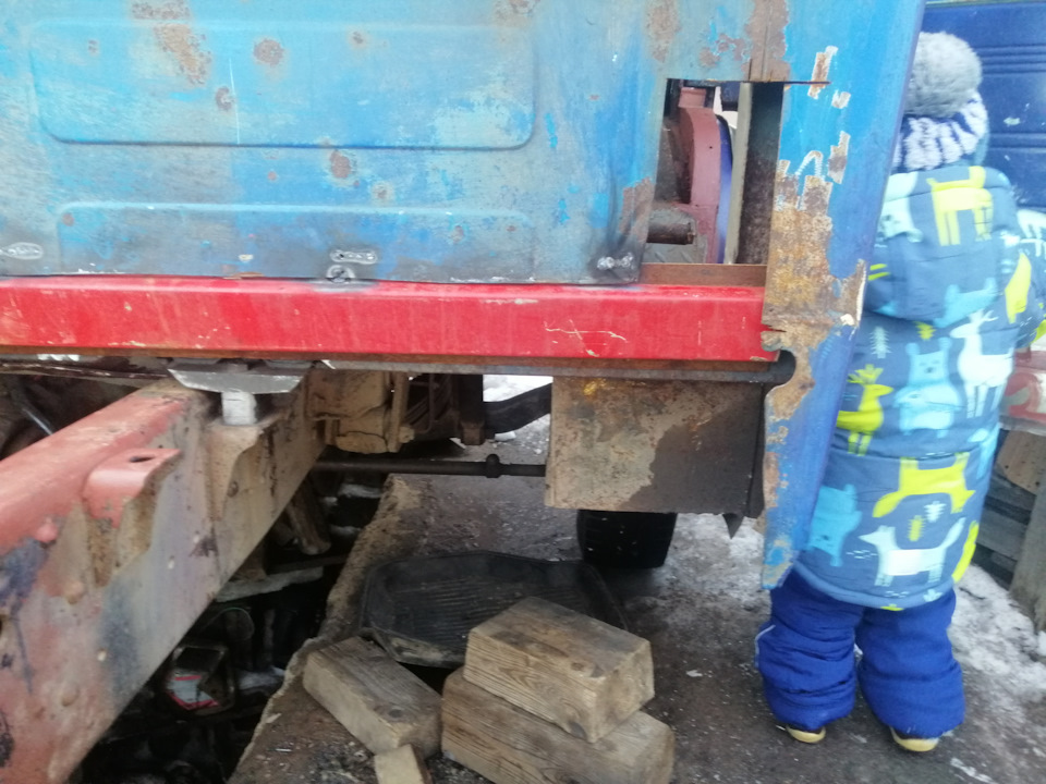 Подушки и лонжерончик кабины, бампер 609 — Mercedes-Benz T2 (1G), 3,8 л ...