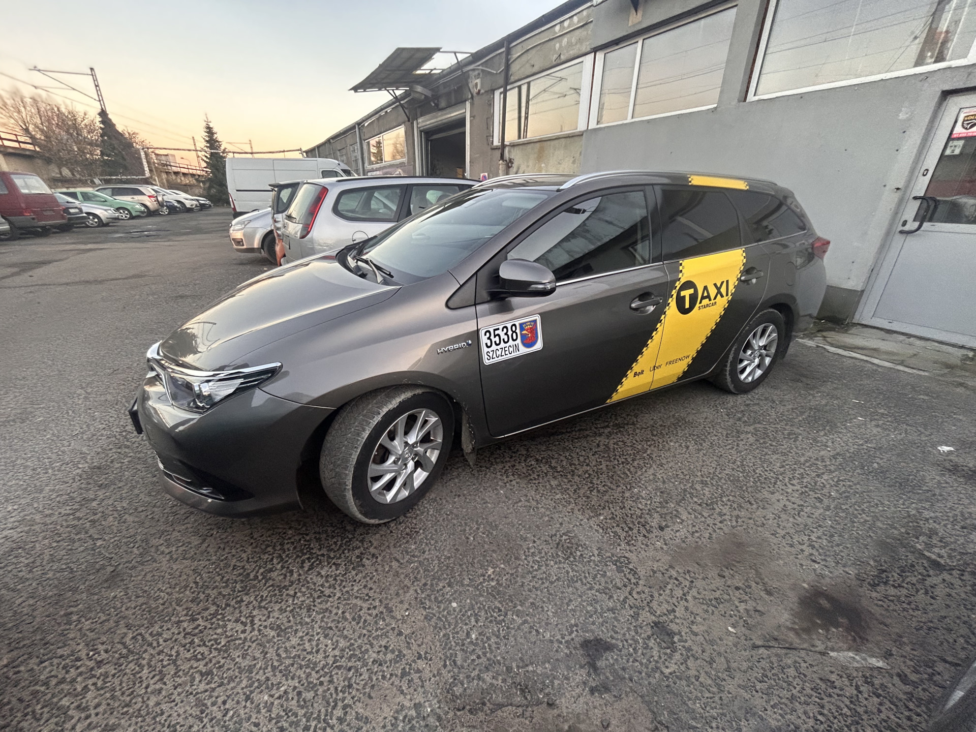 Новый облик Taxi — Toyota Auris (2G), 1,8 л, 2017 года | другое | DRIVE2