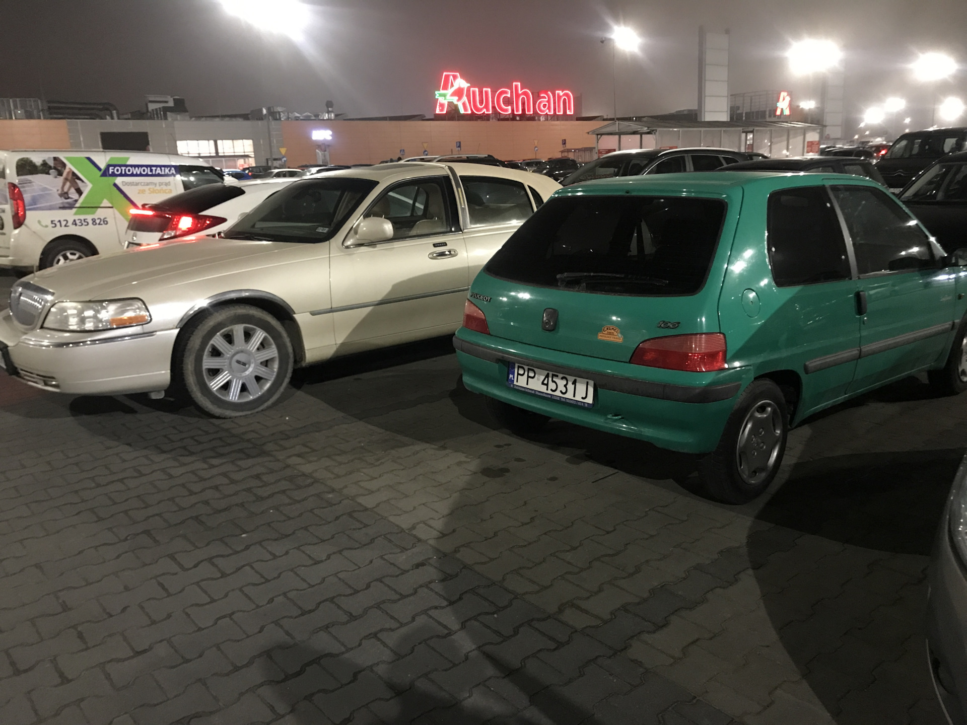 А я … А я … Вовсе я и не дылда! Это они все мелкие! :) — Lincoln Town ...