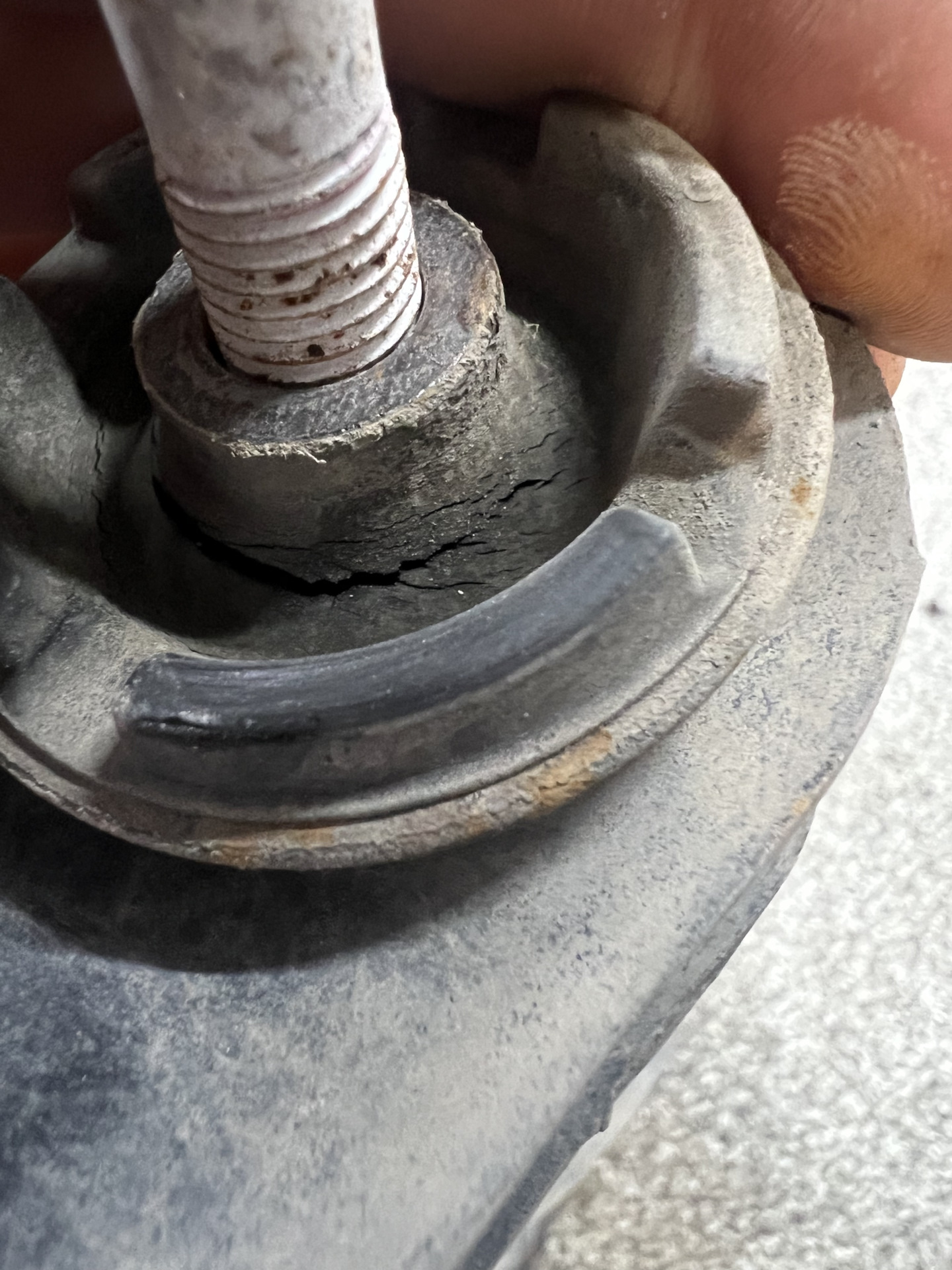 Замена Сайлент блоков передней подвески — Lexus IS II, 2,5 л, 2007 года ...