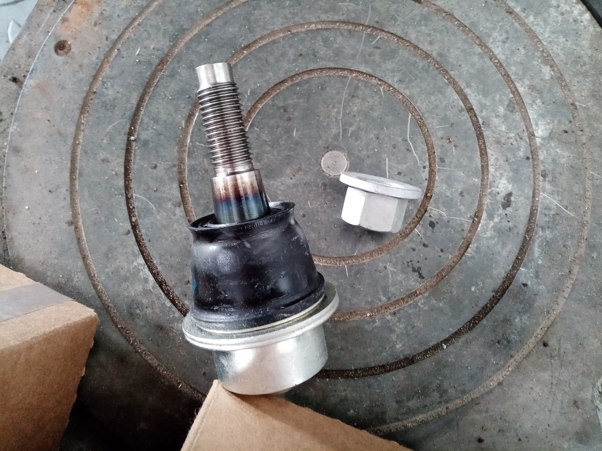 Нижние шаровые передних рычагов от Tahoe — Dodge Ram, 5,7 л, 2013 года ...