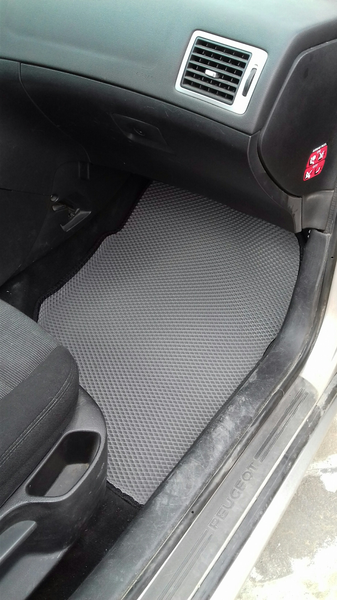 Адам коврики — Peugeot 307 SW, 1,6 л, 2004 года | аксессуары | DRIVE2