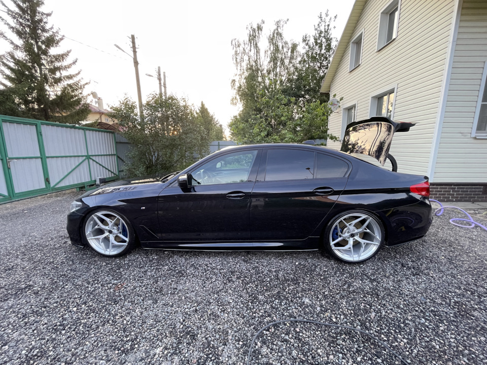 Шины летние 245/35 R19, кованые диски 9Jx19 ET25 5x112 на BMW 5 series (G30), BMW 6 series GT ...