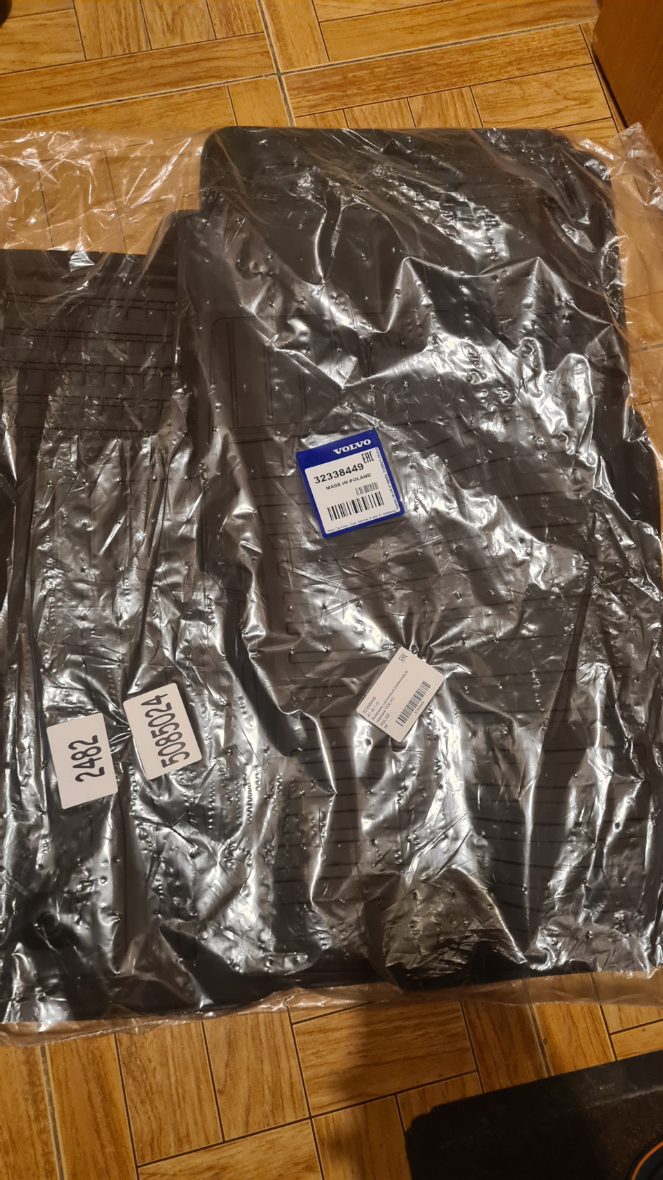 32338449 Резиновые коврики в салон Volvo | Запчасти на DRIVE2