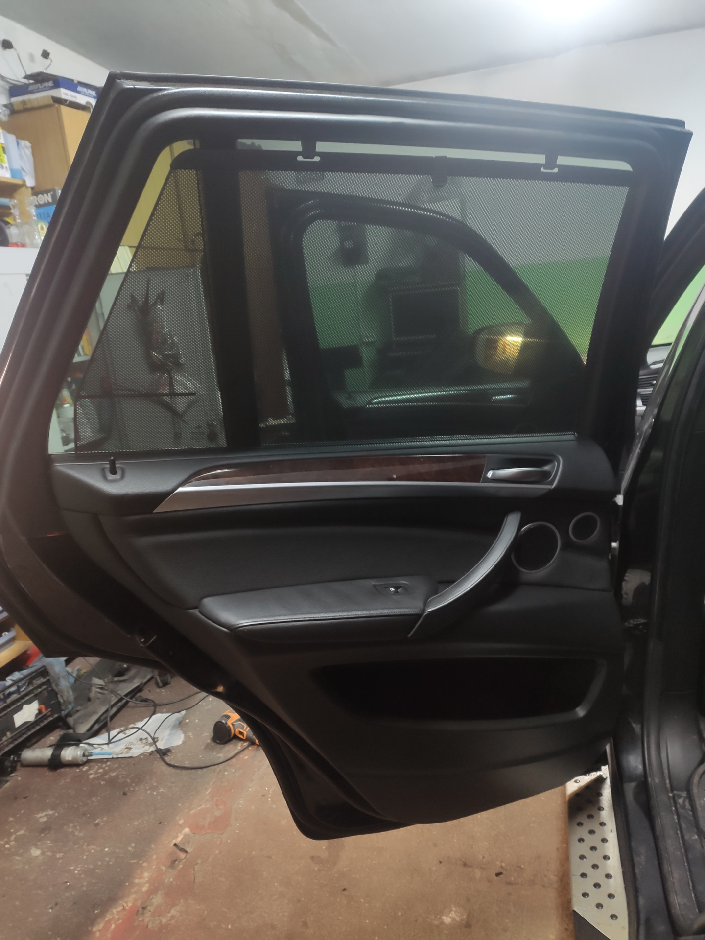 S417A Солнцезащитные шторки и замена динамиков — BMW X5 (E70), 3,5 л ...