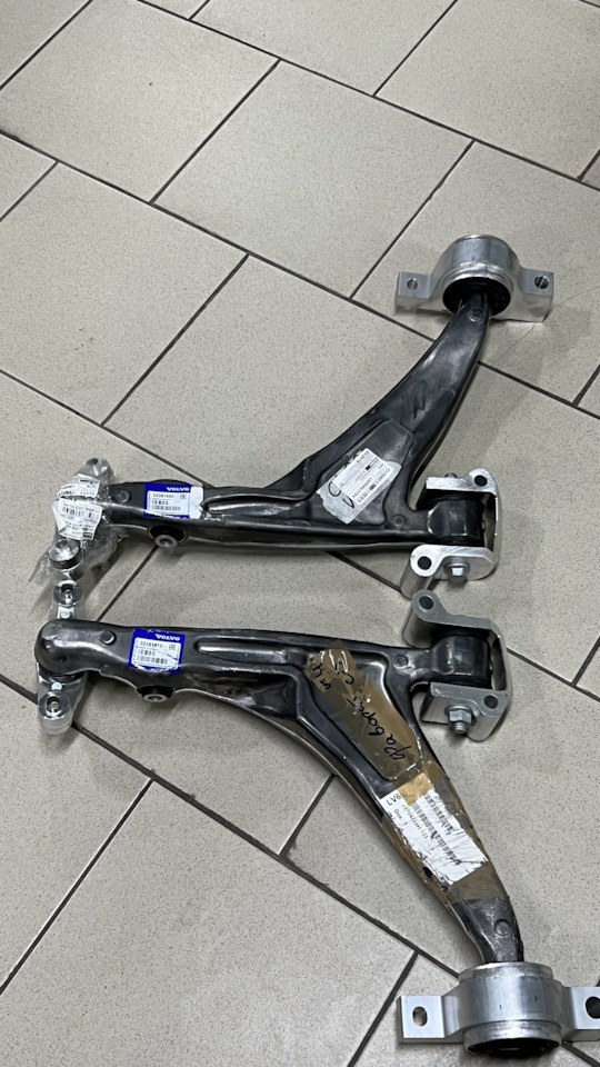 32381879 Передний нижний рычаг Volvo | Запчасти на DRIVE2