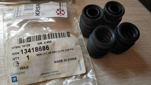 13418686 КОМПЛЕКТ УПЛОТНЕНИЙ НАПРАВЛЯЮЩЕЙ ТОРМОЗНОГО СУППОРТА(2 ШТ.) GM ...