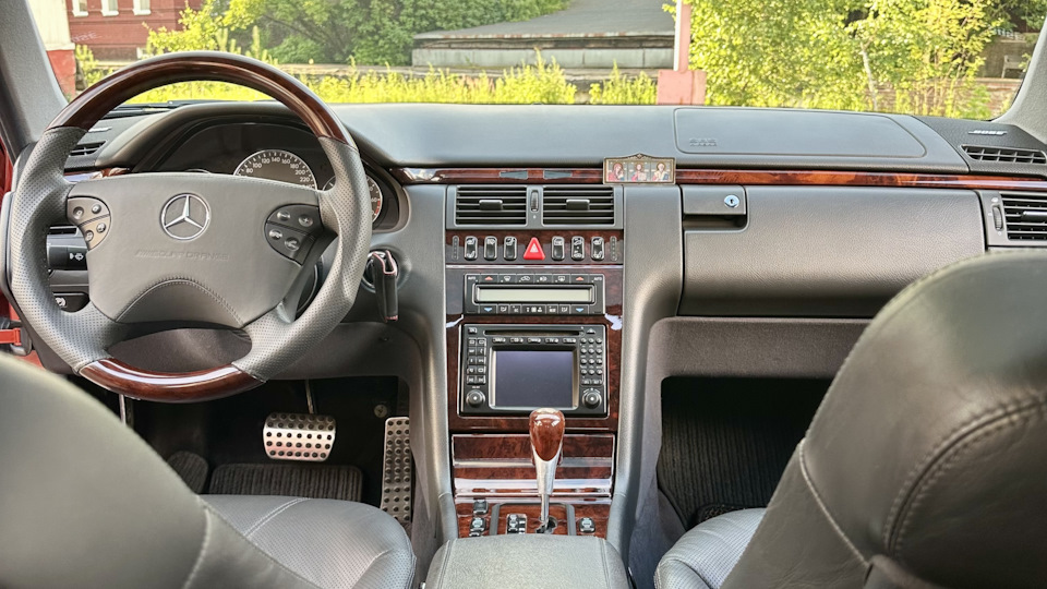 MOSCOW AUTO TUNING SHOW 2025 — Mercedes-Benz E-Class (W210), 5,4 л ...