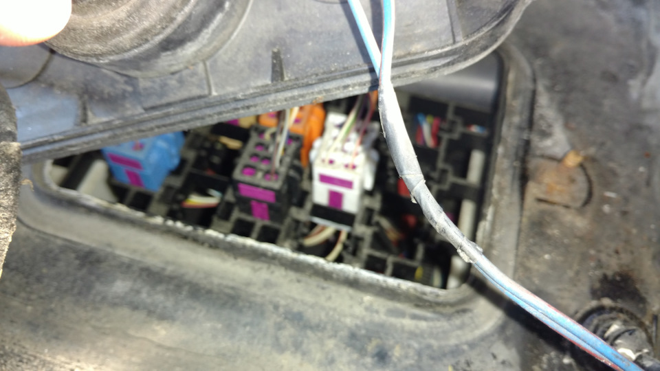 Вода под водительским ковриком — Volkswagen Golf Mk4, 1,8 л, 2003 года ...