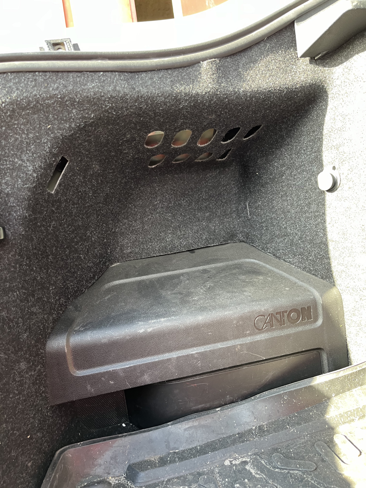 Крюк для пакетов в багажник — Skoda Octavia A7 Mk3, 2 л, 2017 года ...