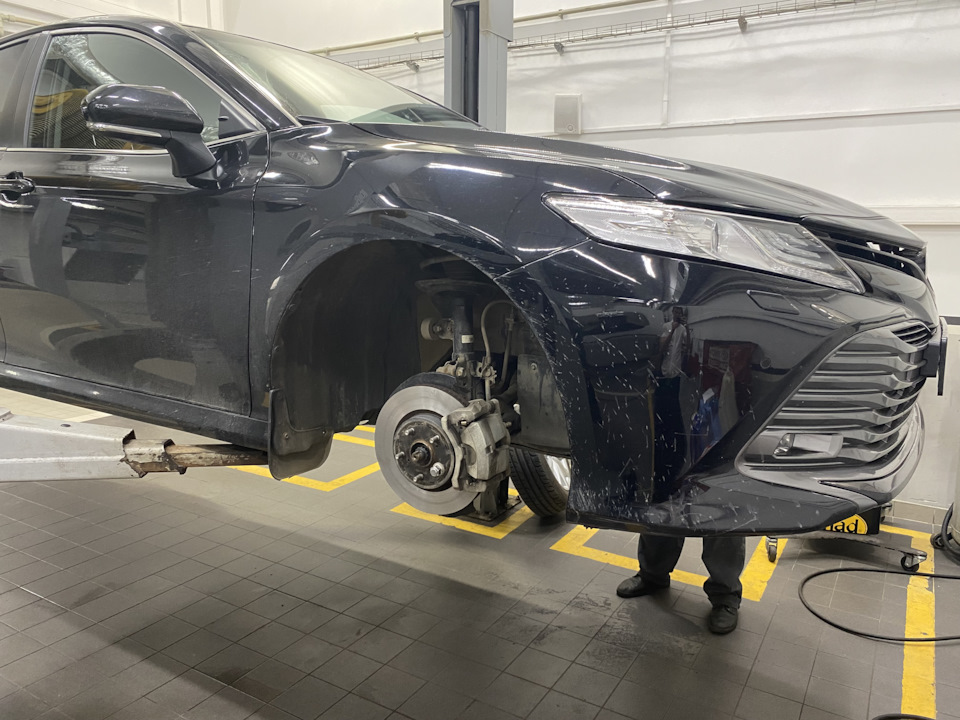 Проточка дисков + замена колодок — Toyota Camry (XV70), 2,5 л, 2018 ...