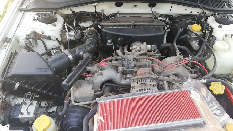 Замена воздушного фильтра — Subaru Outback (BH), 2,5 л, 2000 года ...