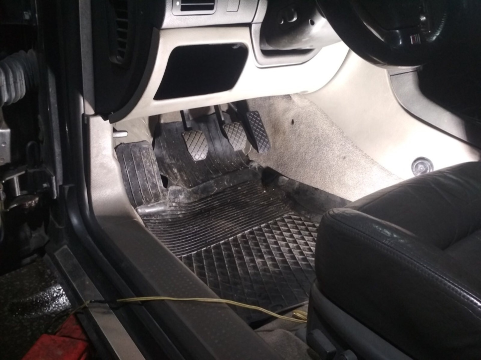 Упала педаль сцепления. — Audi A8 (D2), 4,2 л, 1999 года | визит на сервис | DRIVE2