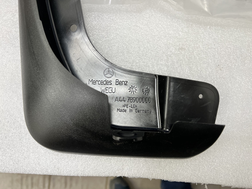 A4478900000 Комплект брызговиков передних 2шт Mercedes | Запчасти на DRIVE2