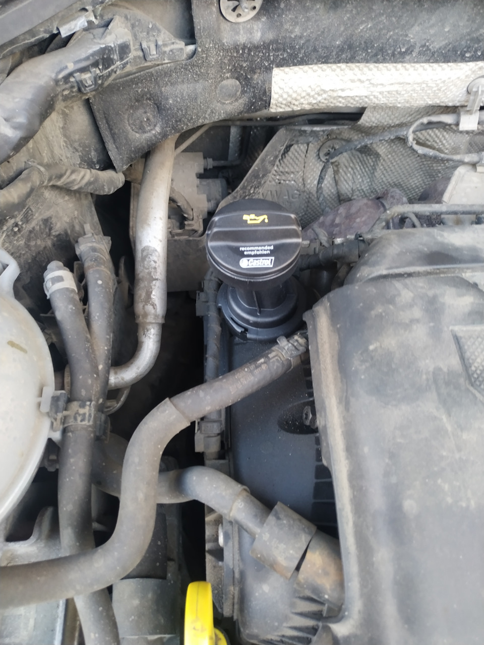 06K103281A Патрубок для заливания масла VAG | Запчасти на DRIVE2