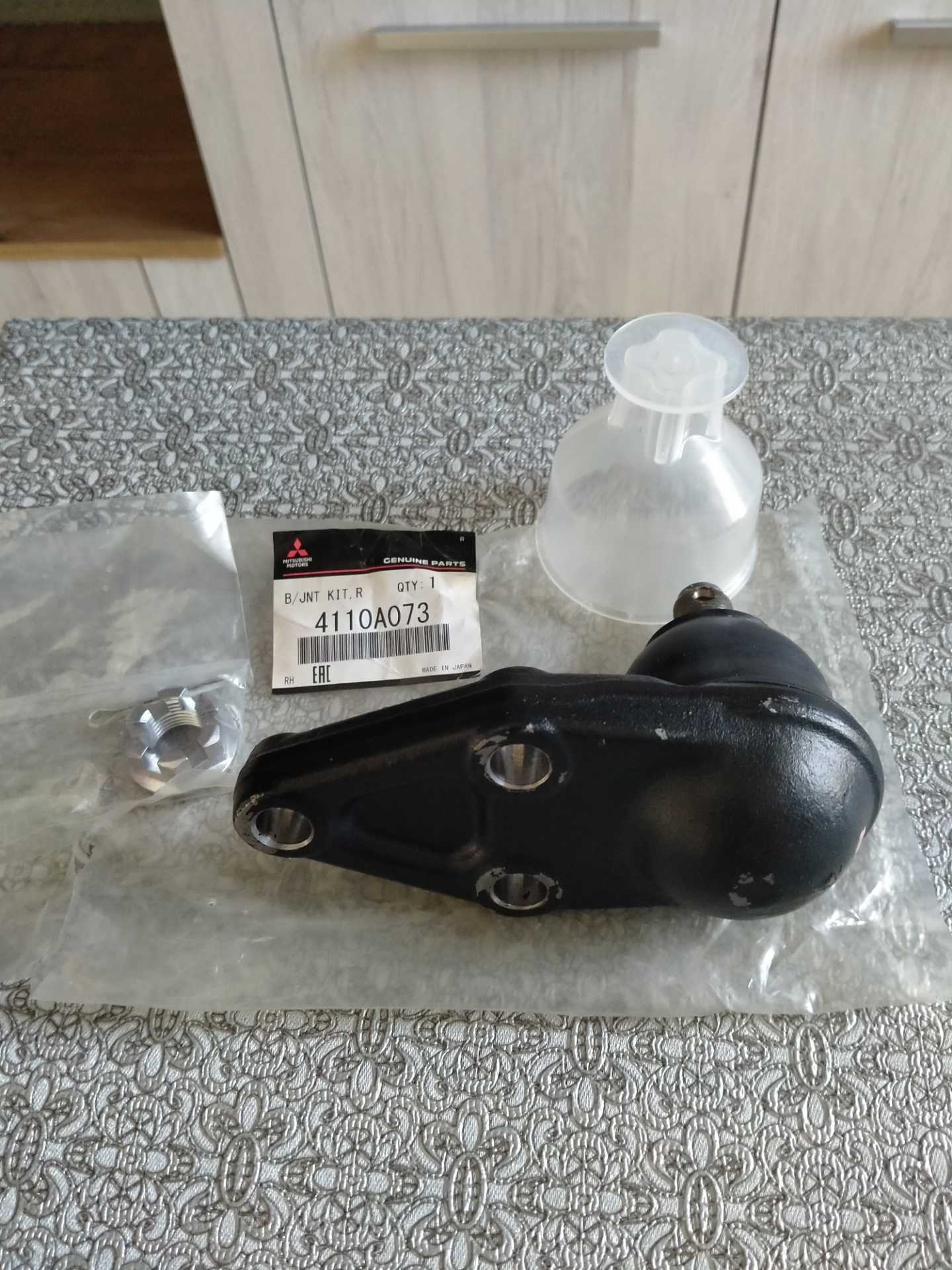 Оригинальная задняя шаровая 4110А073 — Mitsubishi Pajero (4G), 3 л ...