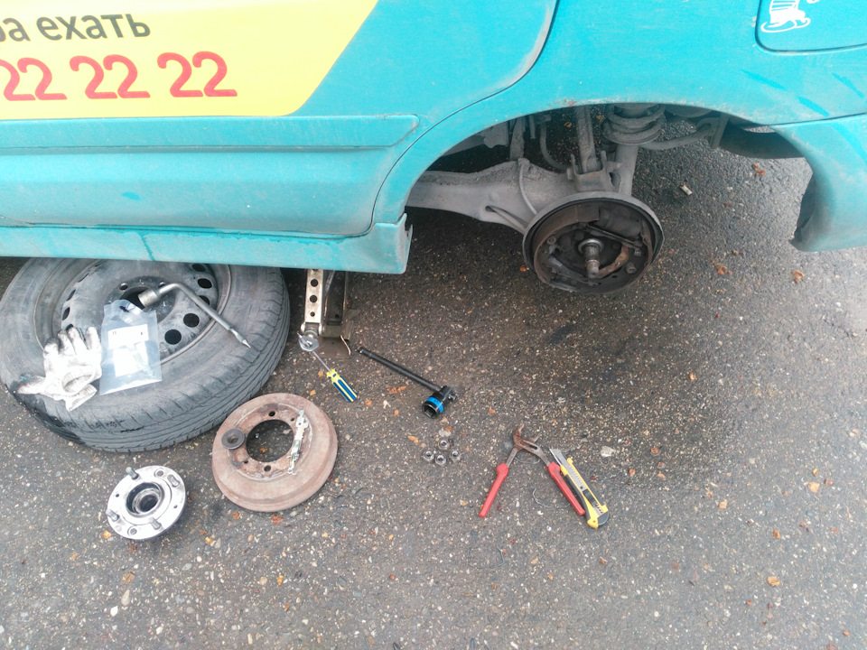 Замена тормозных распорок ручника — Mitsubishi Space Star (1998), 1,8 л ...