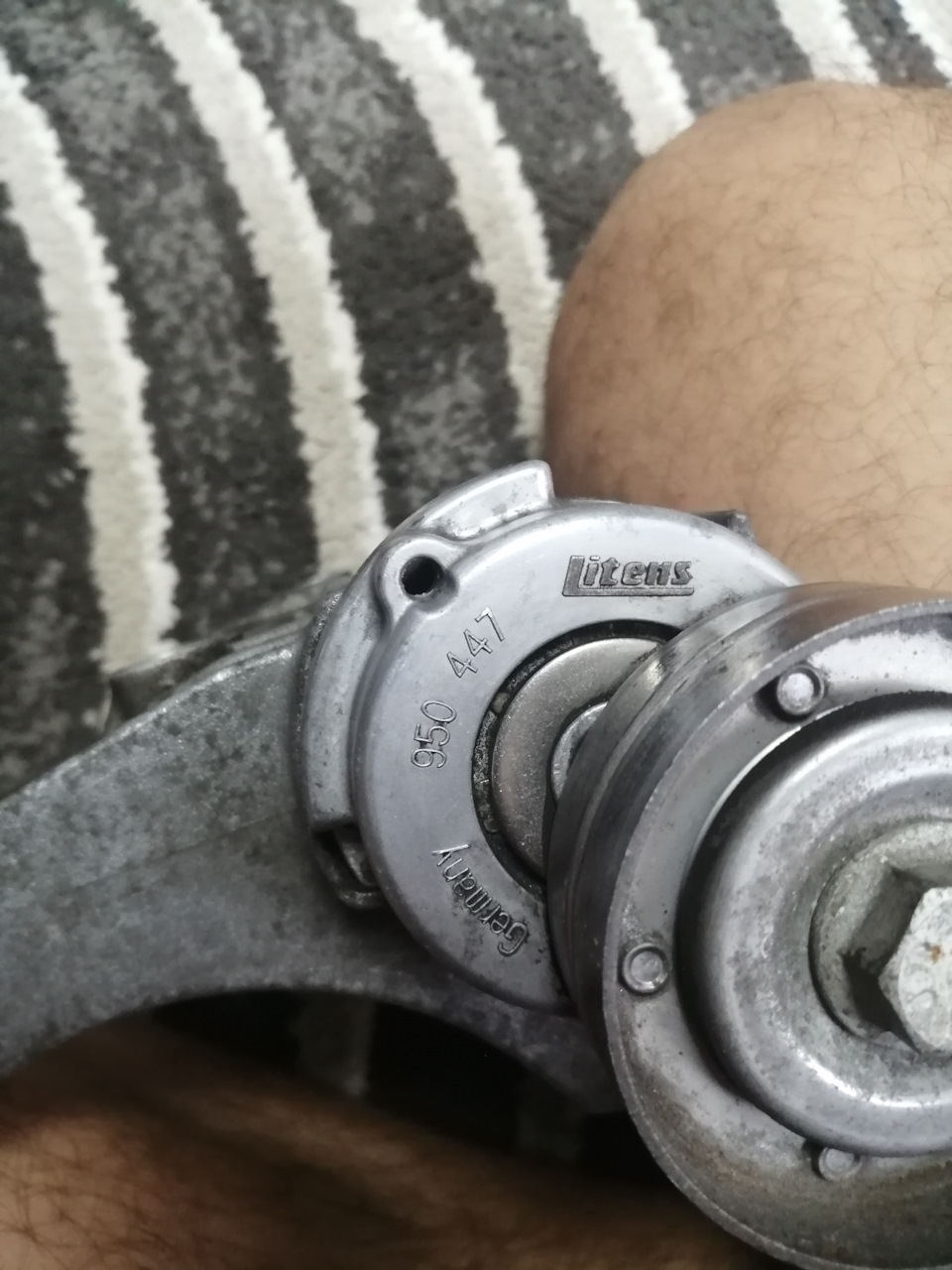 03C145299C Ролик натяжителя приводного ремня (без натяжителя) / 1.4-1.6 ...