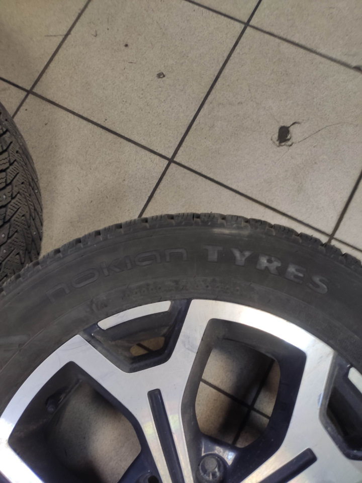 Шины зимние шипованные Nokian 215/60 R17 на Renault Duster (2G). Б/у ...