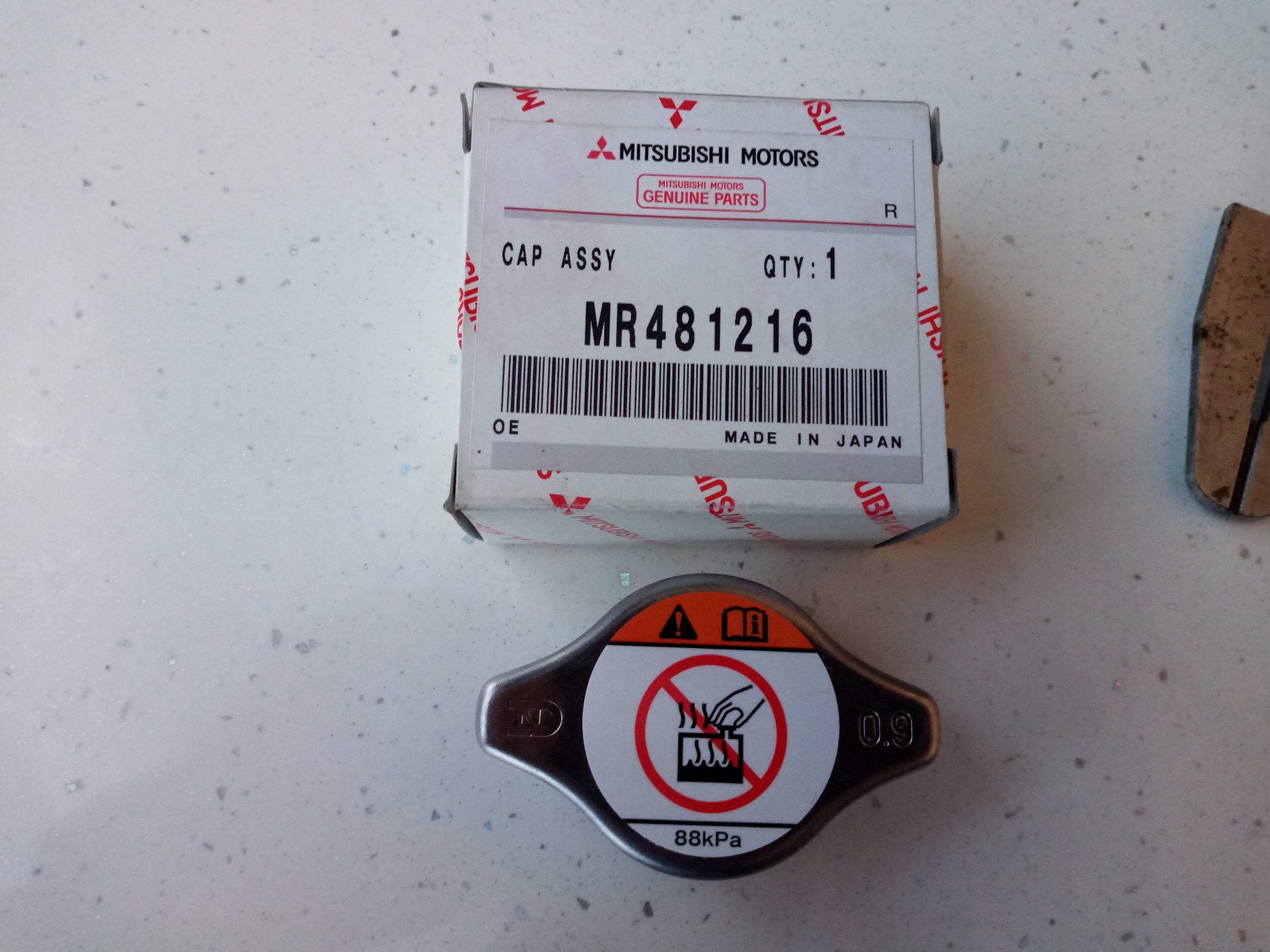 Крышка радиатора охлаждения или оригинал недорого — Pontiac Vibe (1G ...