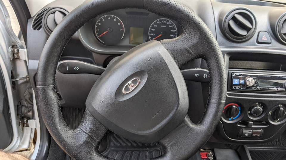Руль мне в "кожу" — Lada Гранта лифтбек, 1,6 л, 2014 года | стайлинг ...