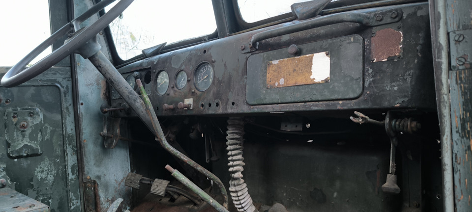 Чистка кабины внутри. — МАЗ - 502 В, 4,6 л, 1962 года | мойка | DRIVE2