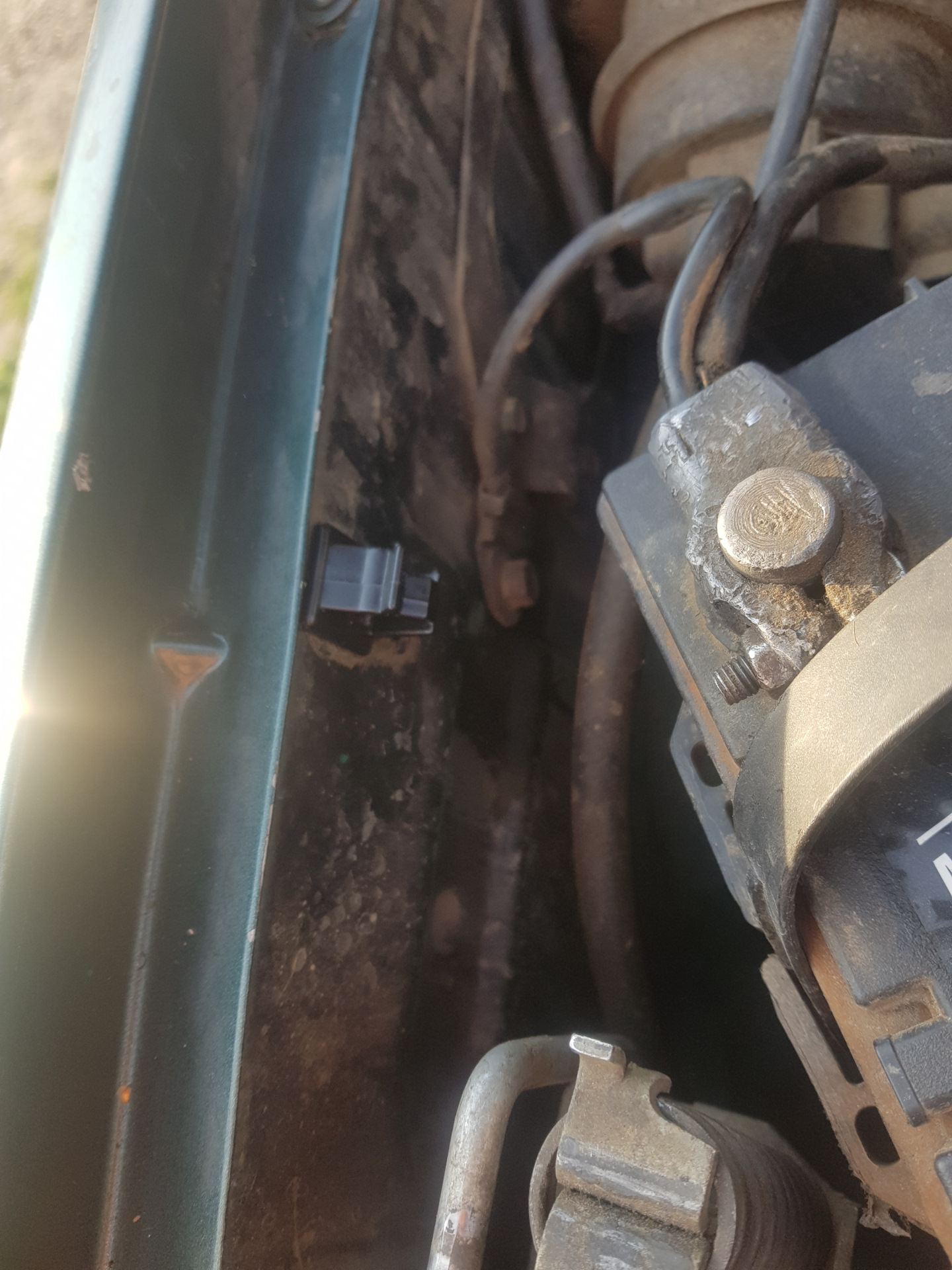 Крепление упора капота. — Jeep Cherokee (XJ), 4 л, 1990 года | своими ...