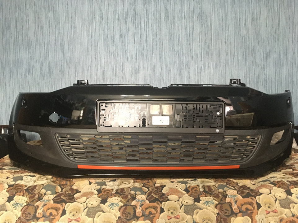 Номерные рамки VAG — Volkswagen Polo Hatchback Mk5, 1,4 л, 2009 года ...