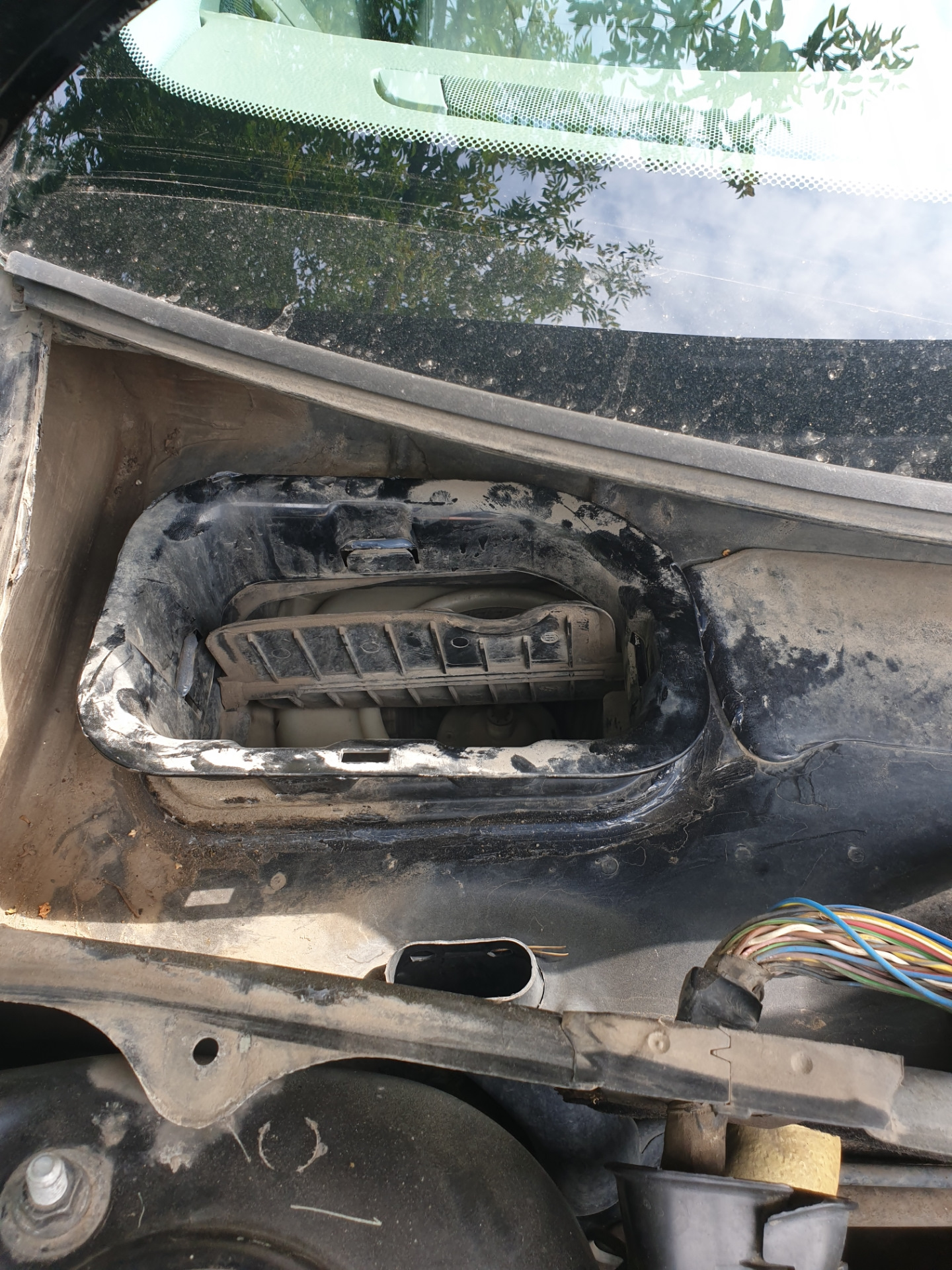 10. Борьба с водой в ногах у пассажира — Volvo S60 (1G), 2,4 л, 2007 ...