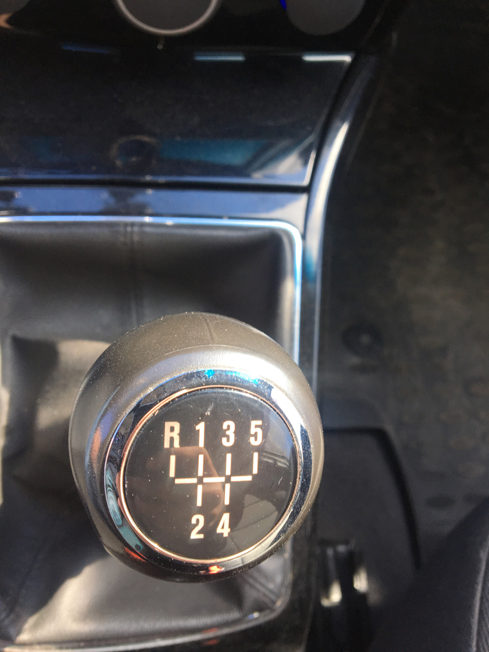 Замена хромированной крышки КПП Opel astra — Opel Astra H, 1,6 л, 2010 ...