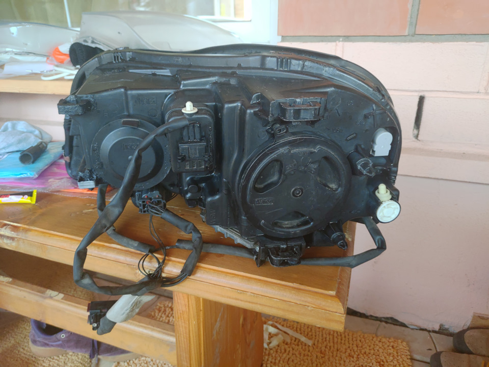 31111846 Фара основная правый Volvo | Запчасти на DRIVE2