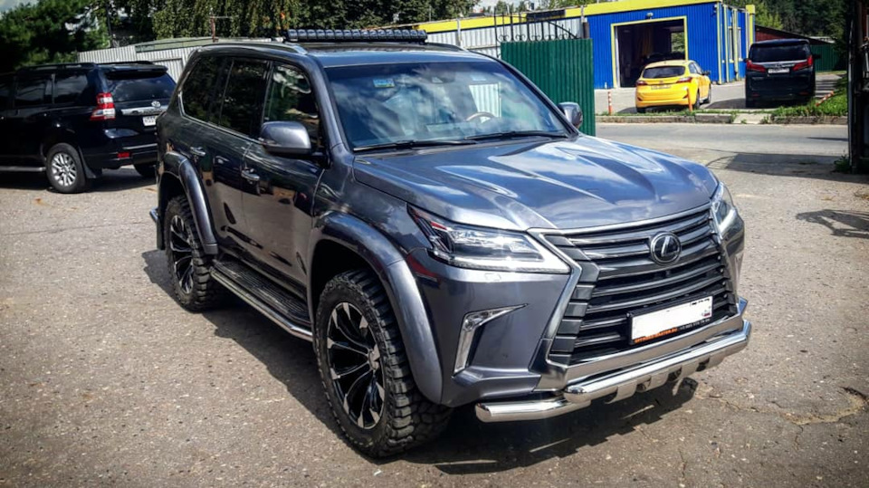 Безумный LX570 с компрессором TRD и колесами 36" — DRIVE2