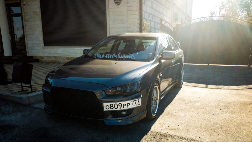 Беспроводная зарядка в подстаканник и установка баночки — Mitsubishi ...