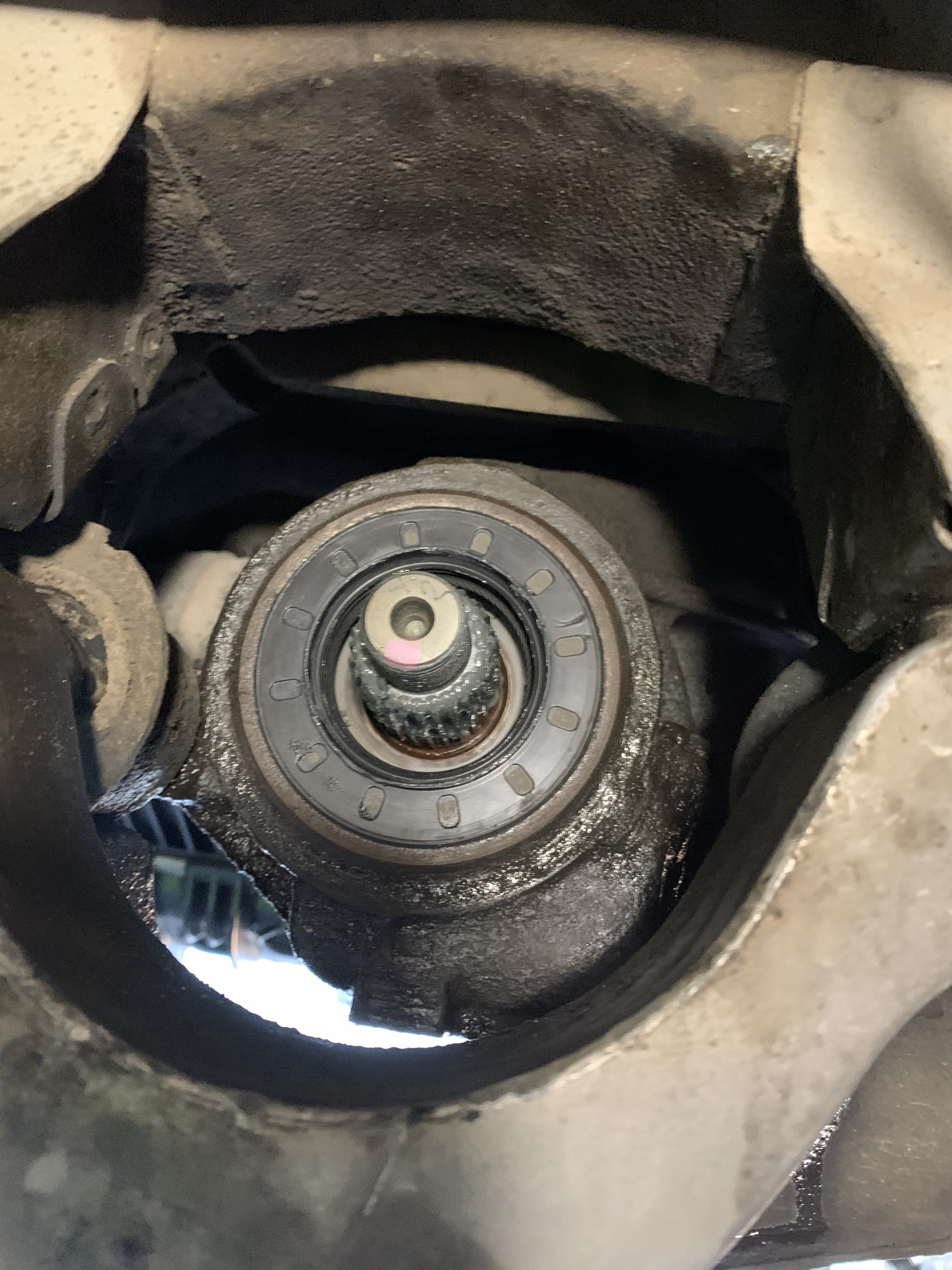 Замена прокладки клапанной крышки и сальника редуктора — BMW X3 (E83 ...