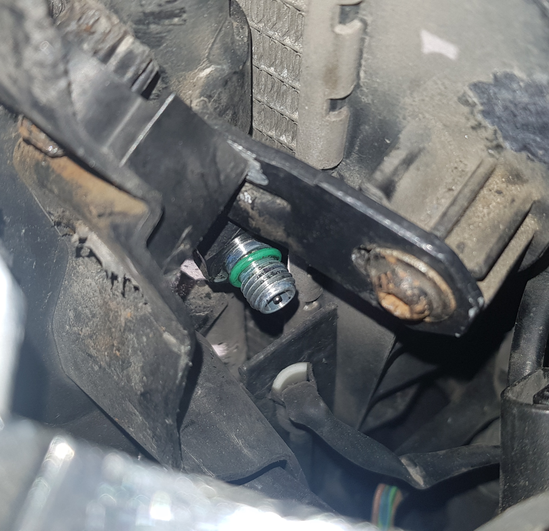 Датчик кондишки G395 — замена — Audi A6 Avant (C6), 2,7 л, 2007 года ...